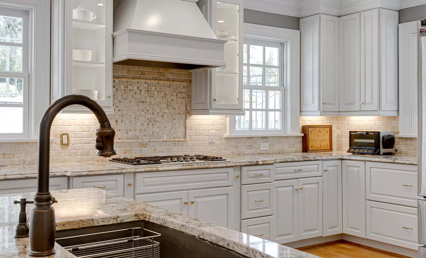 U-Shaped Kitchen Layout: 29 Design Ideas and Tips