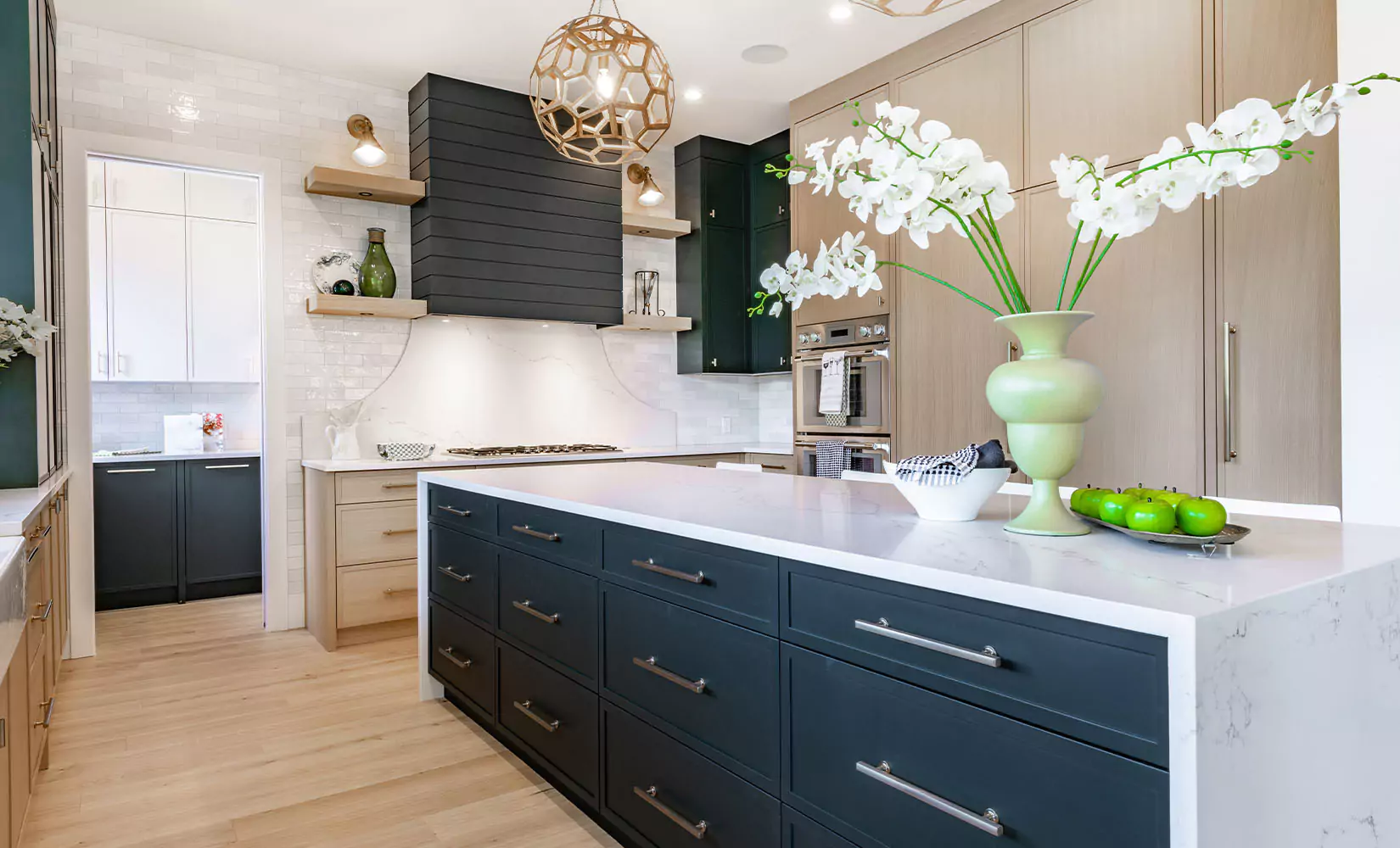 U-Shaped Kitchen Layout: 29 Design Ideas and Tips