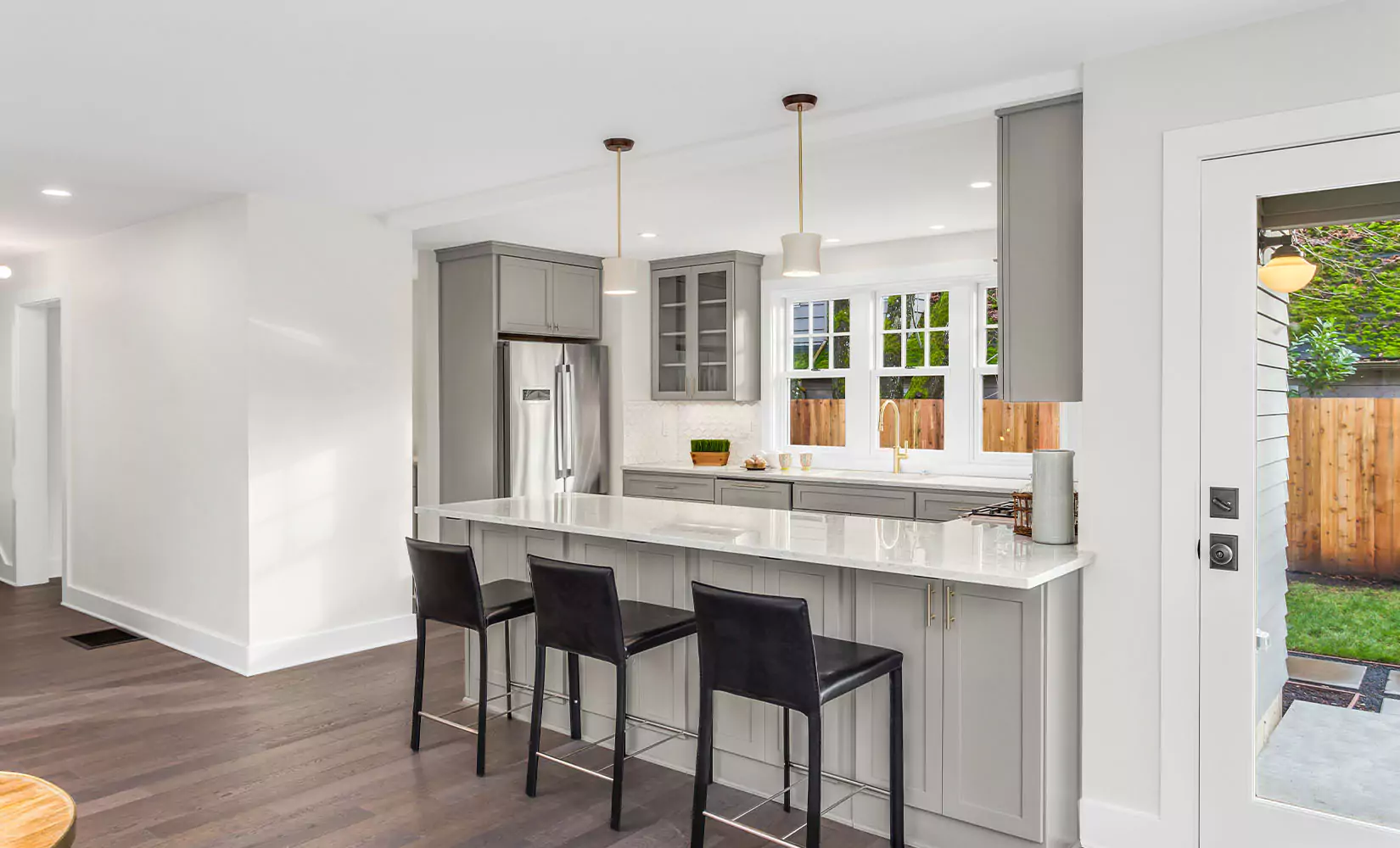 U-Shaped Kitchen Layout: 29 Design Ideas and Tips